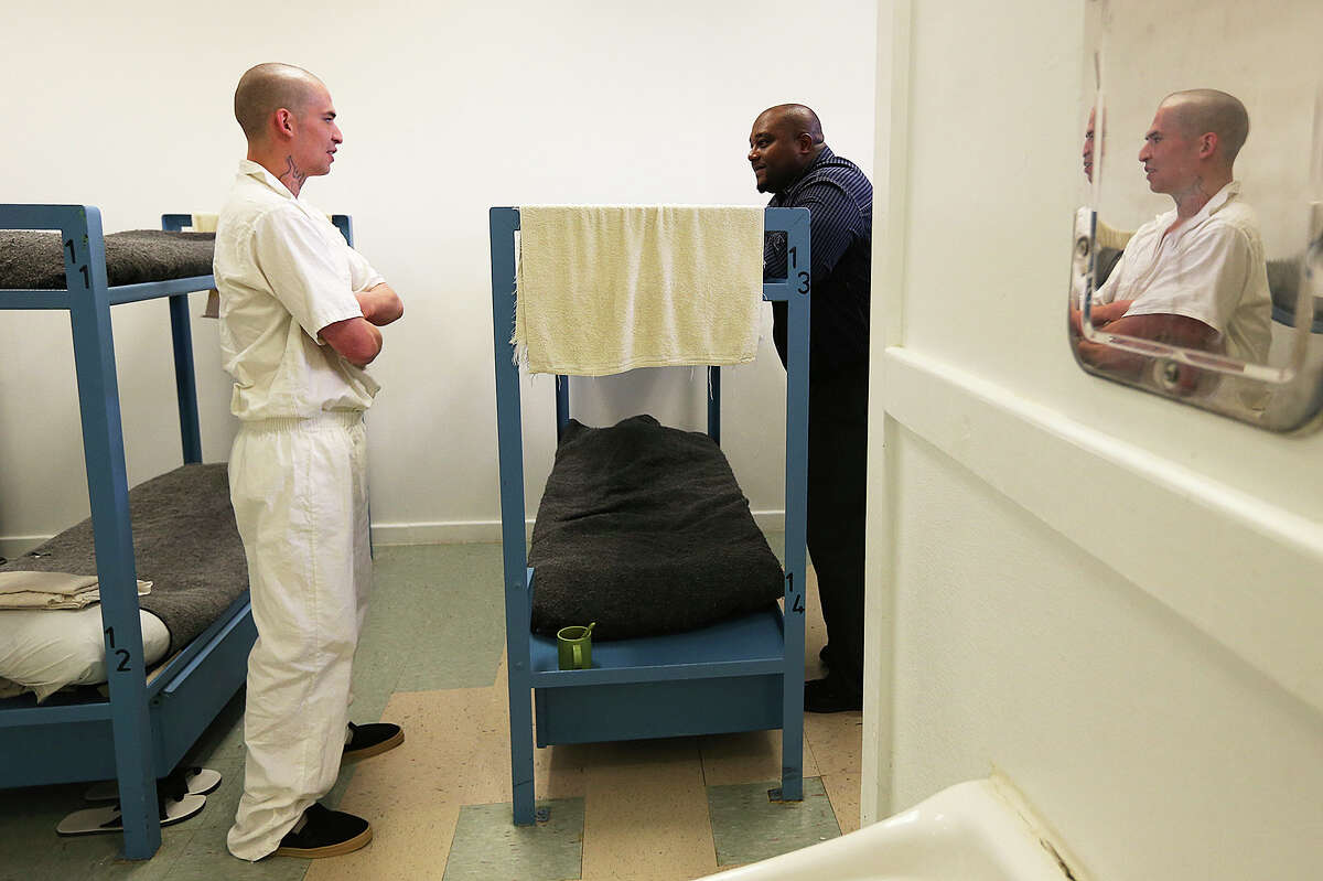 Return to military routine helps reform jailed veterans