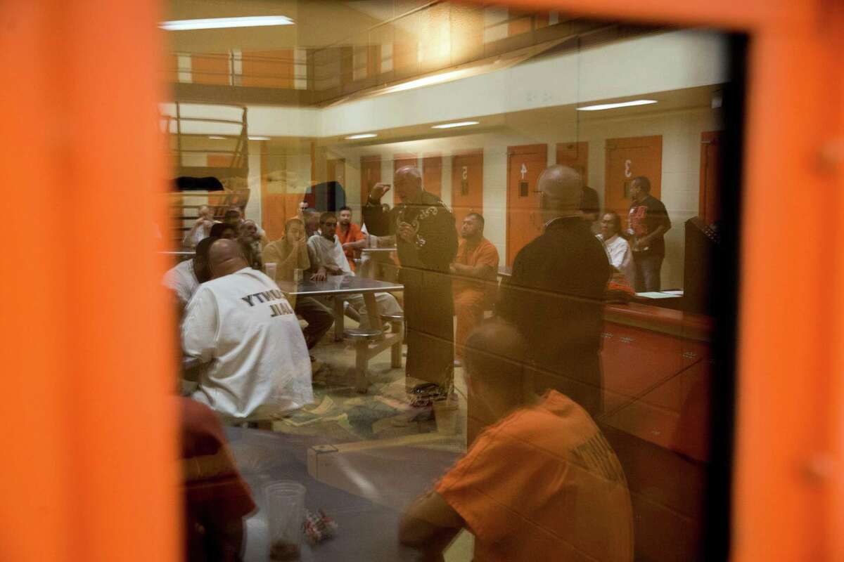 Jail inmates hear stories of redemption, perseverance