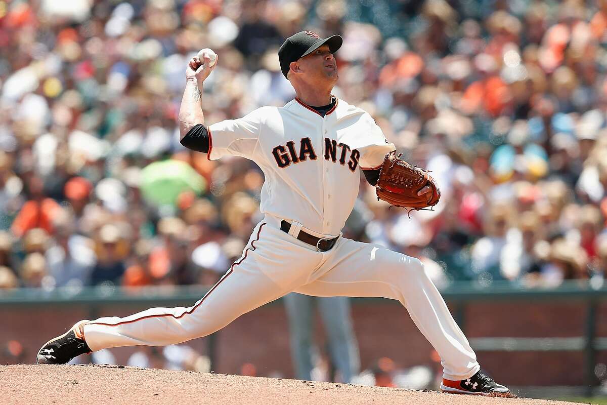 Tim Hudson gets first win against A’s as Giants sweep