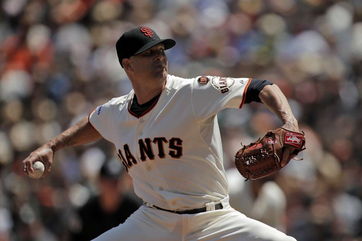 Tim Hudson gets first win against A’s as Giants sweep