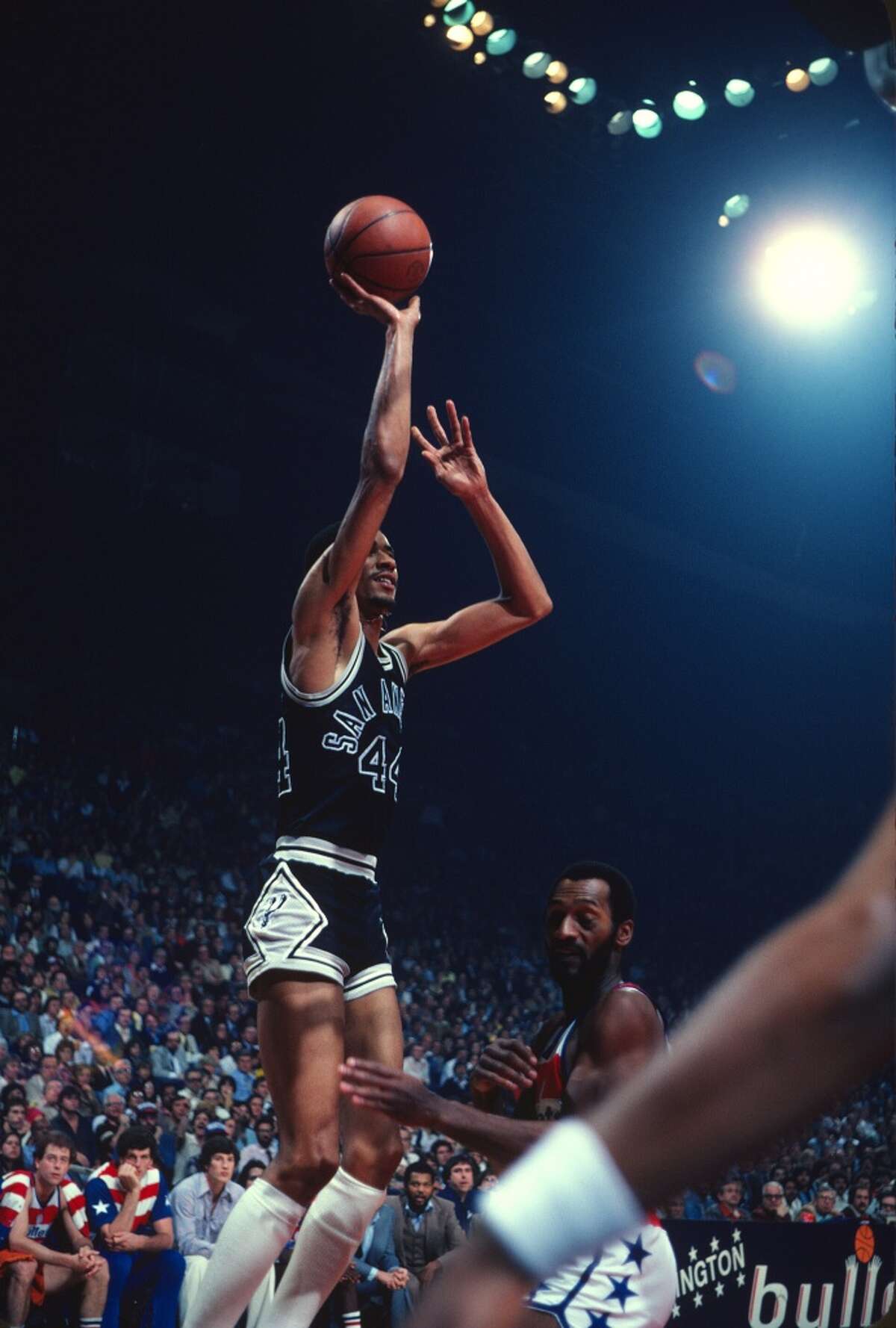 Spurs to honor Hall of Famer George Gervin with 'Iceman Night'