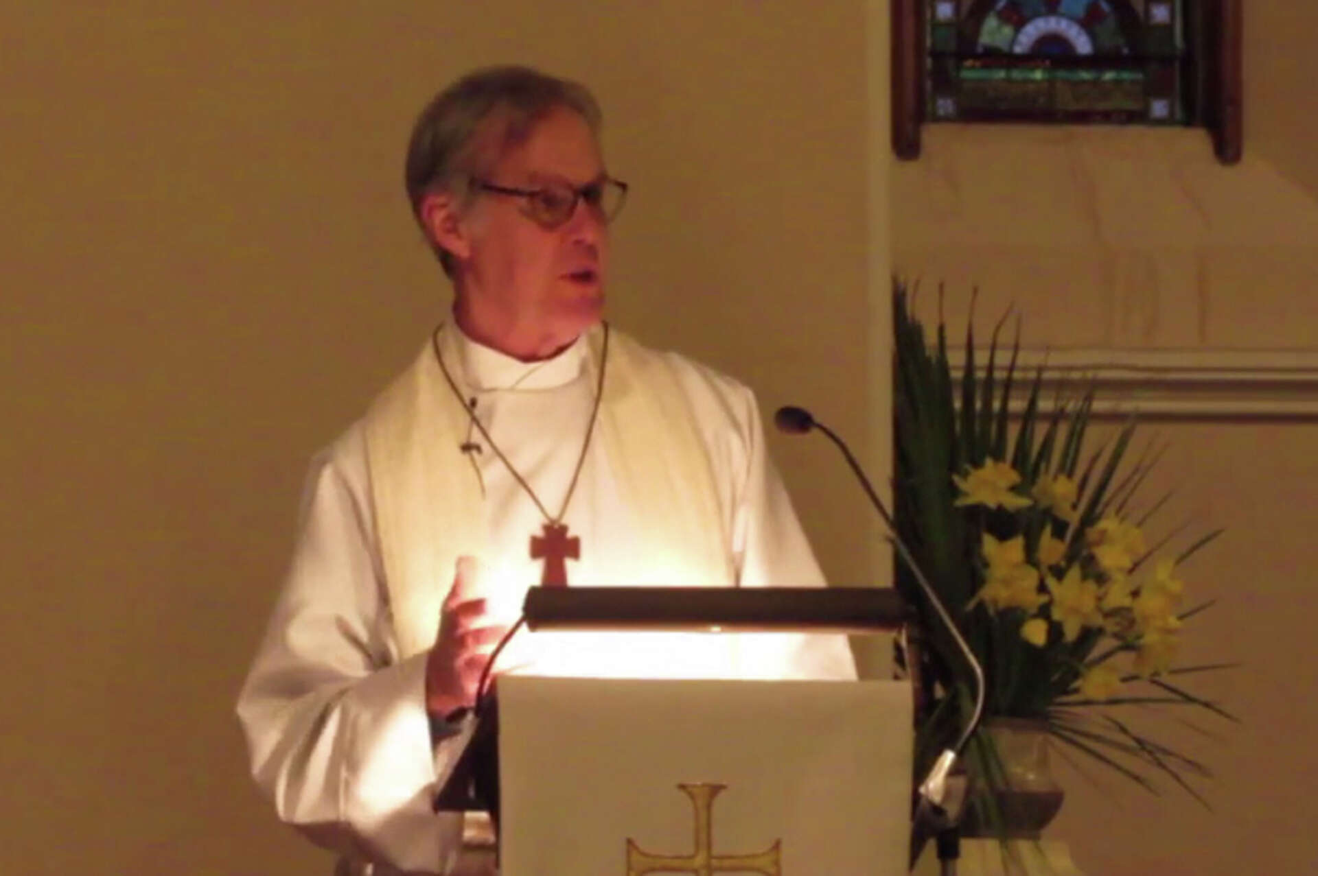 Jack Gilpin: A beloved priest in New Milford, but also a devoted actor