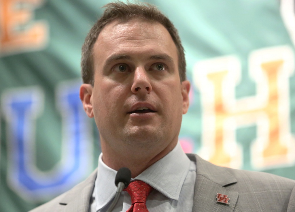 UH coach Tom Herman admits to touching official during dispute