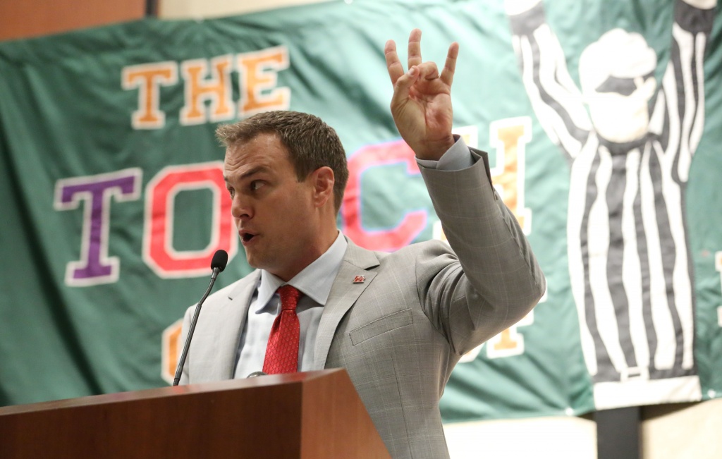 Herman, UH staff happy to talk shop with Bama counterparts