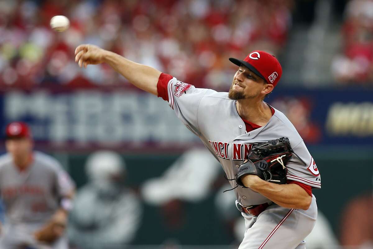 Giants acquire Mike Leake from Reds to bolster rotation