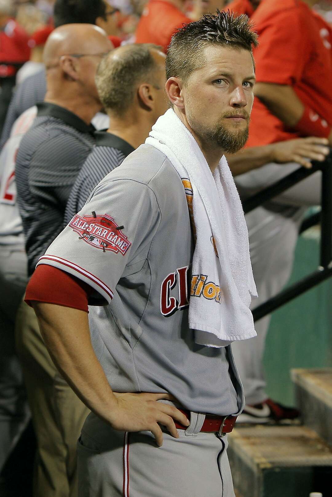 Giants acquire Mike Leake from Reds to bolster rotation
