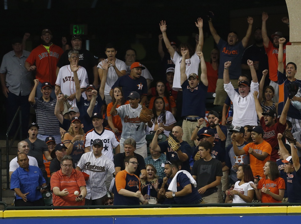 The best places to catch home runs in MLB stadiums