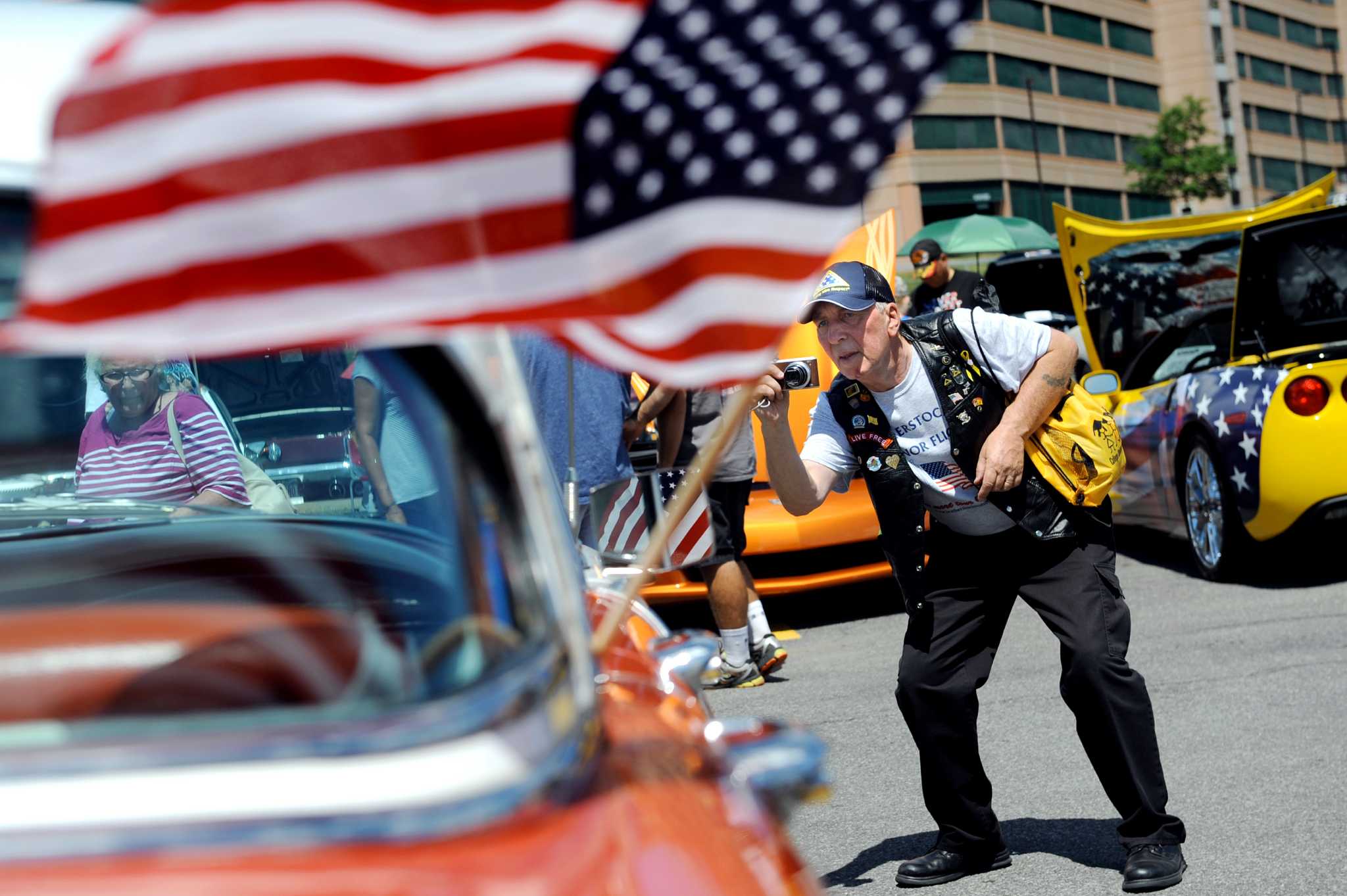 Flashy cars raise funds for veterans