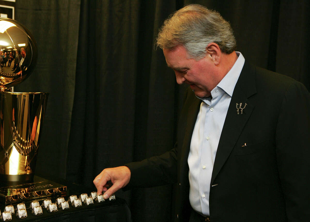 Spurs' Holt steps down as team's chairman and CEO