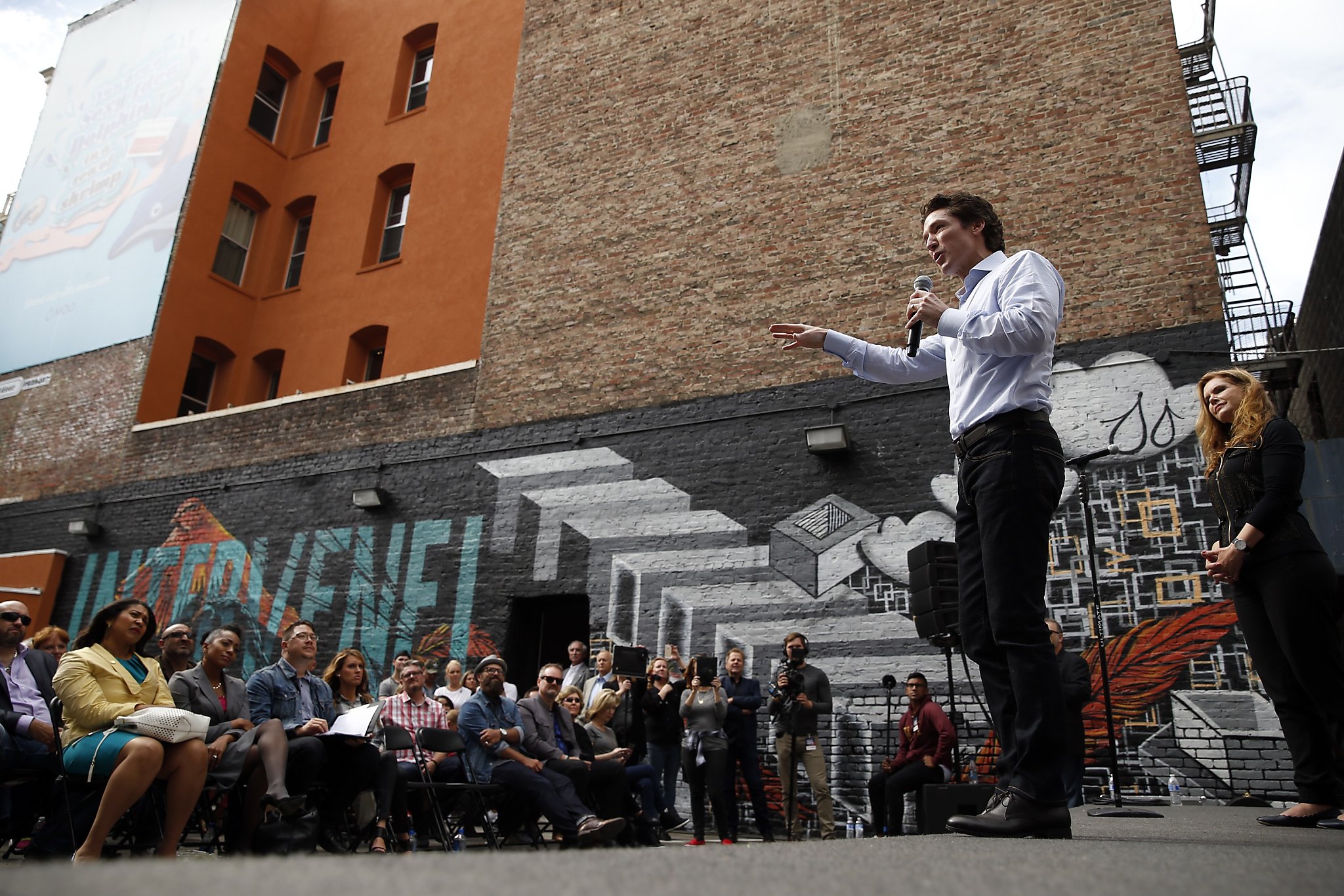 Preaching pep in a troubled world, Joel Osteen comes to AT&T Park