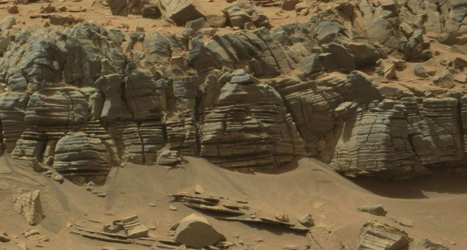 'Alien' face-hugger seen on NASA Mars rover camera?