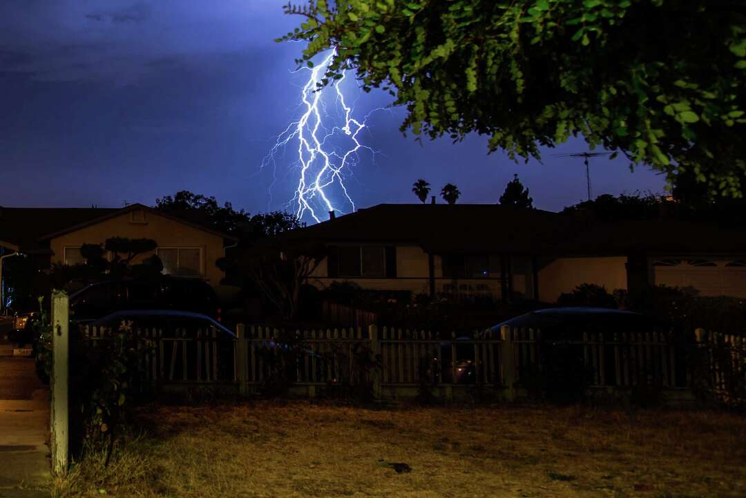 Lightning strikes dazzle Bay Area