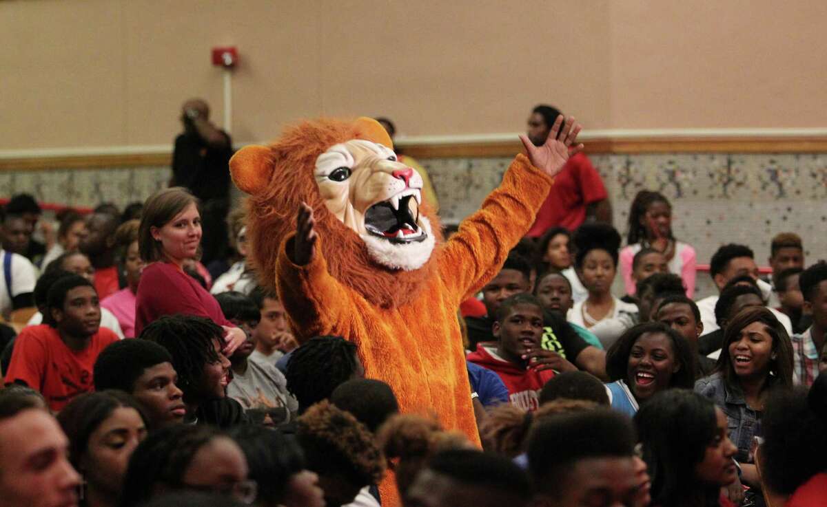 How to make friends in a new school