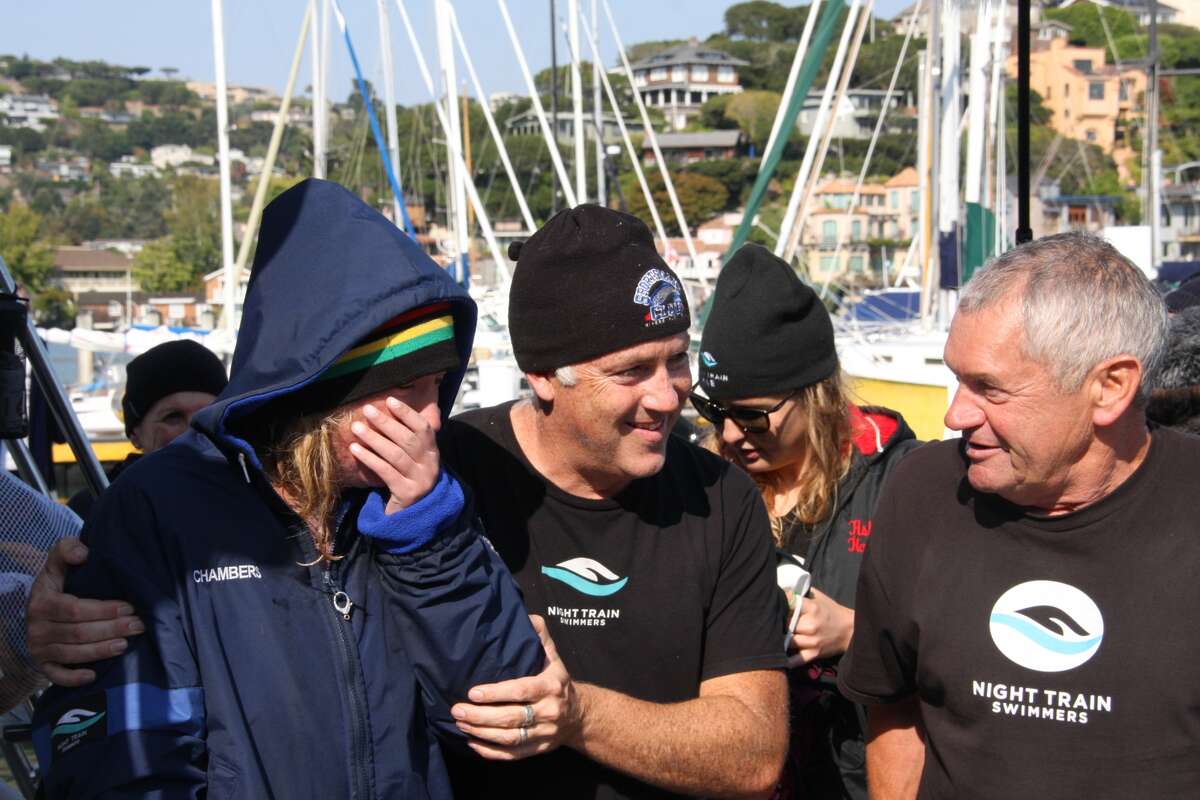 Kim Chambers successfully swims from Farallon Islands to San Francisco