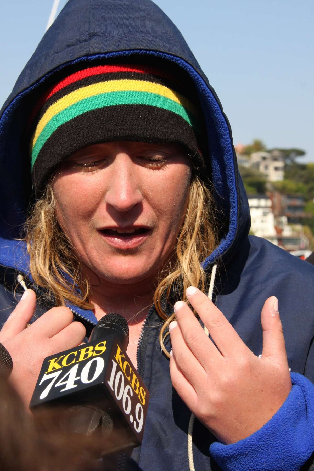 Kim Chambers successfully swims from Farallon Islands to San Francisco
