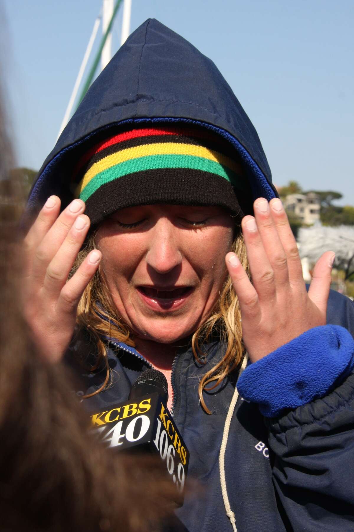 Kim Chambers successfully swims from Farallon Islands to San Francisco