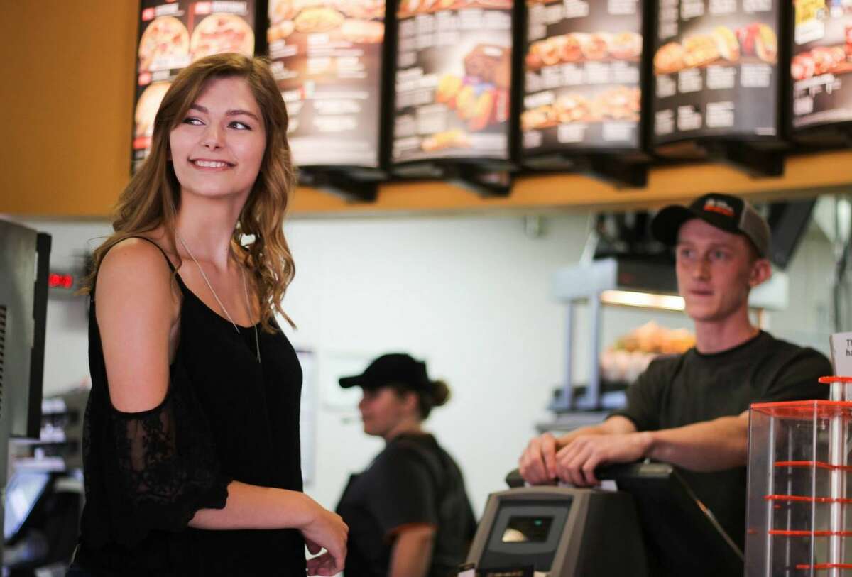 Twitter-popular teen turns a Taco Bell into a studio for her senior photos