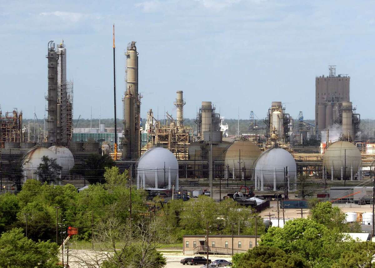 Worker dies at Exxon plant in Beaumont