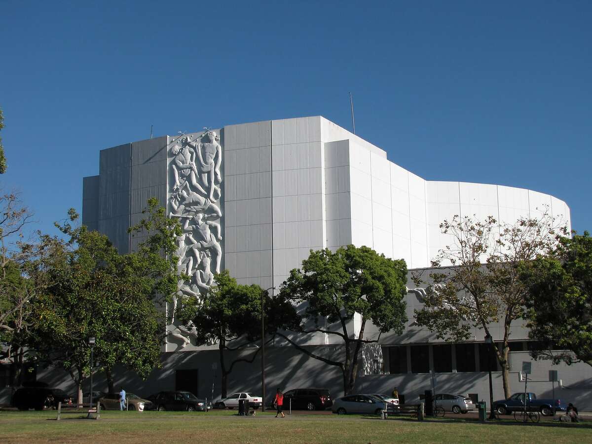 A Berkeley theater that’s a show unto itself