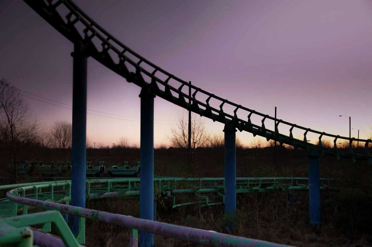 Photos show desolate, abandoned Six Flags New Orleans 10 years after ...