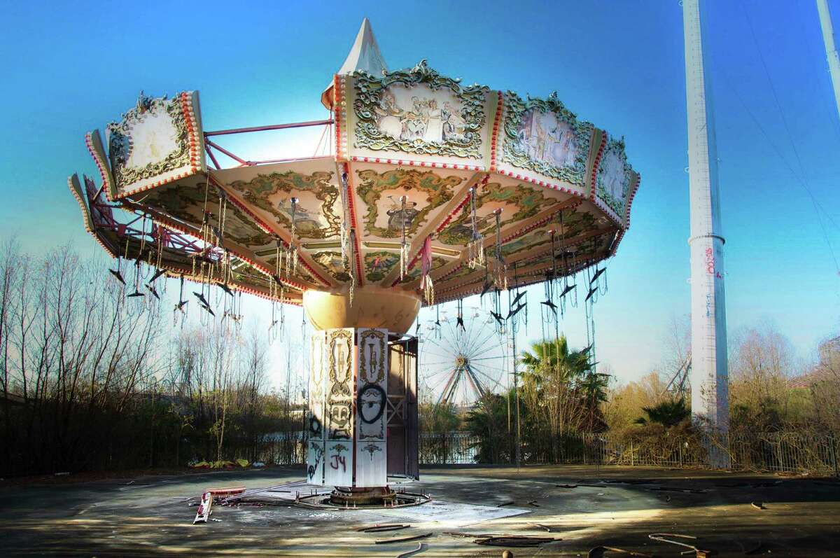 Looking back at the now-desolate Six Flags New Orleans 13 years after ...