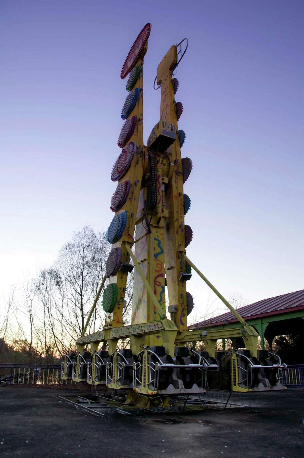 Photos show desolate, abandoned Six Flags New Orleans 10 years after ...
