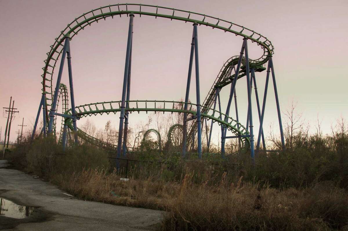 Photos show desolate, abandoned Six Flags New Orleans 10 years after ...