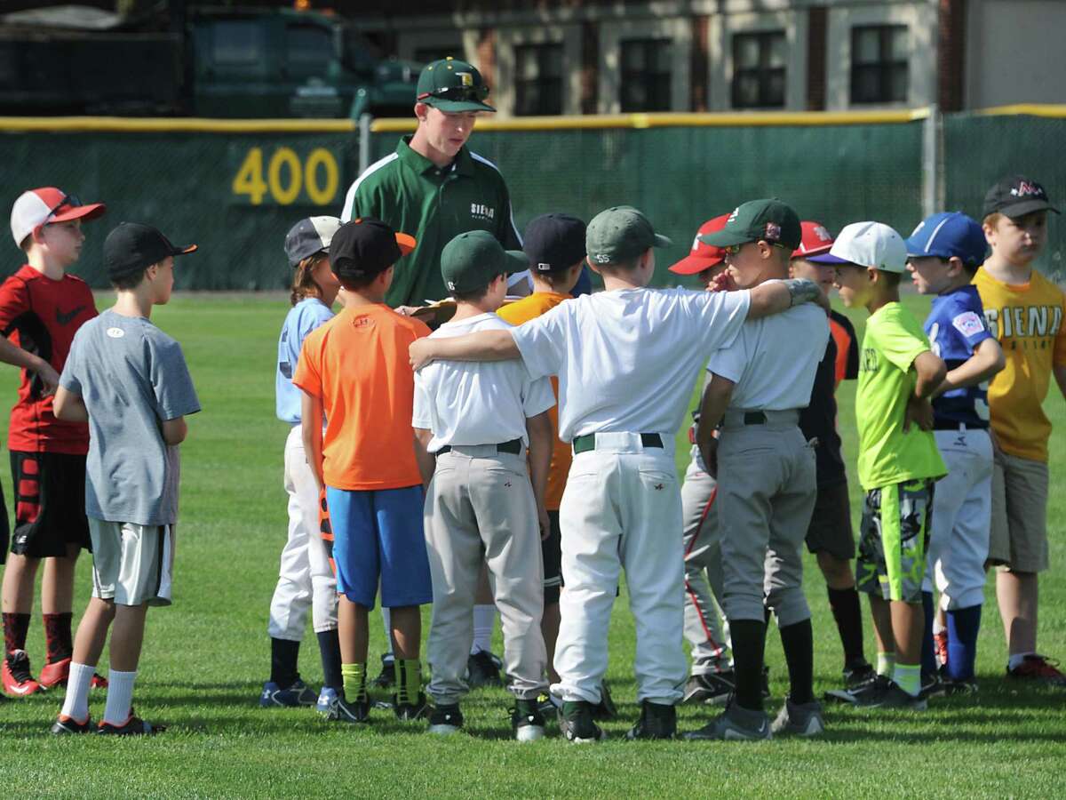 Siena hosts baseball camp