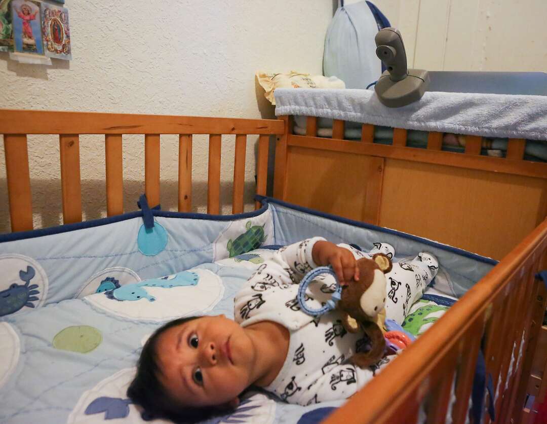 Baby monitor keeps watch on infant’s vital signs for parents