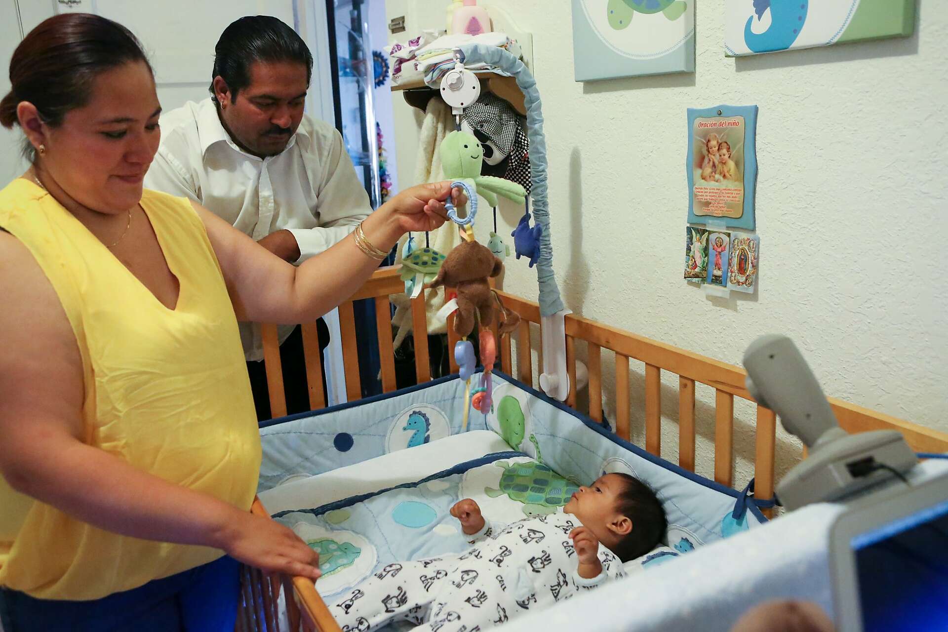 Baby monitor keeps watch on infant’s vital signs for parents