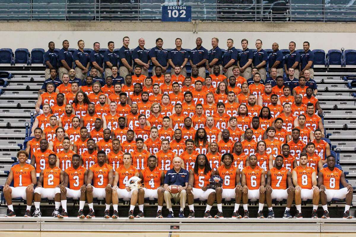 UTSA strikes a pose for 2015 season