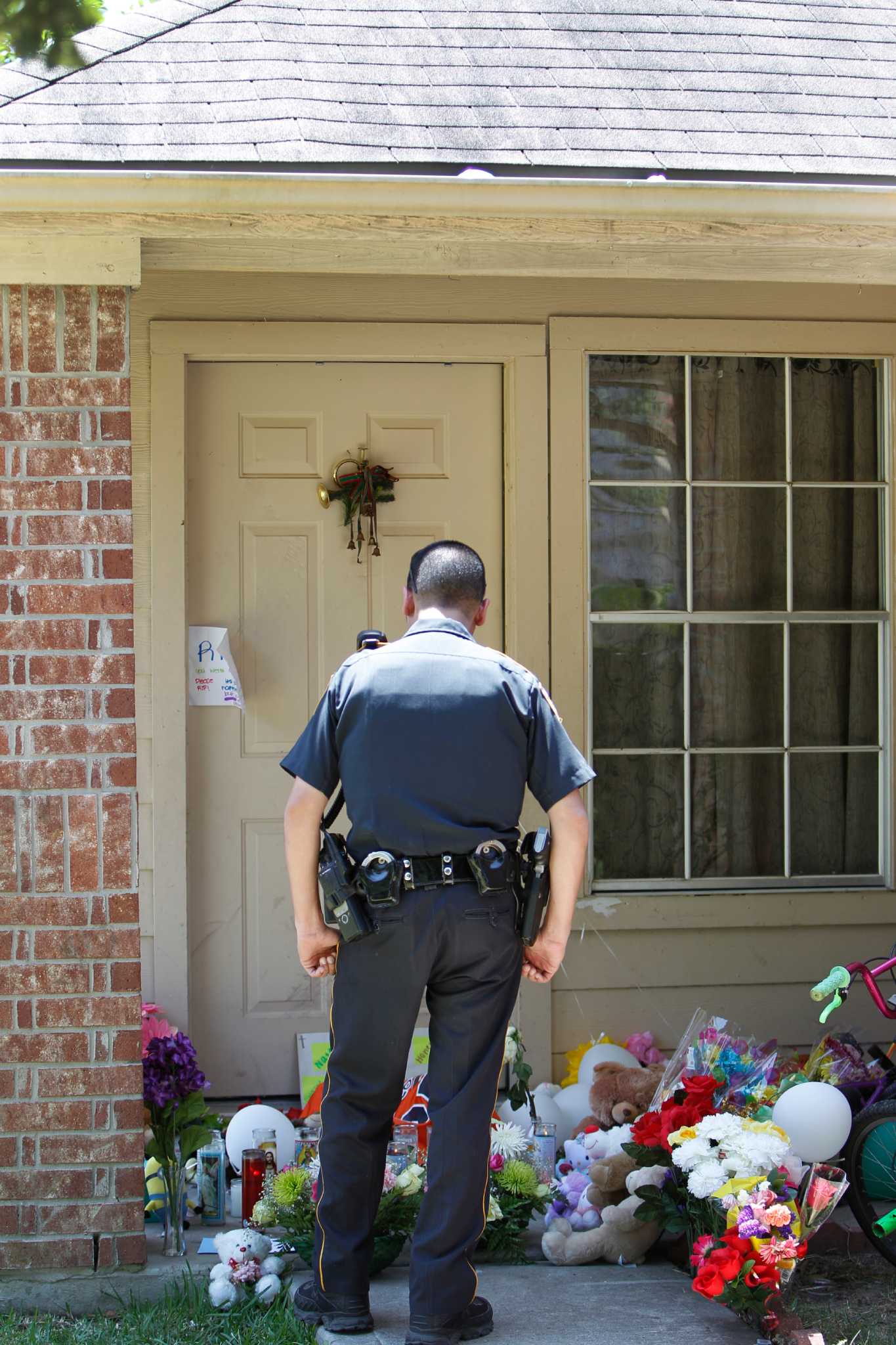 Questions arise over deputies' response at massacre house