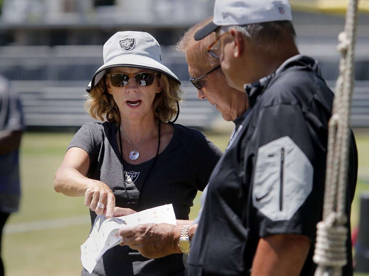 Beth Mowins to become rare female NFL play-by-play announcer
