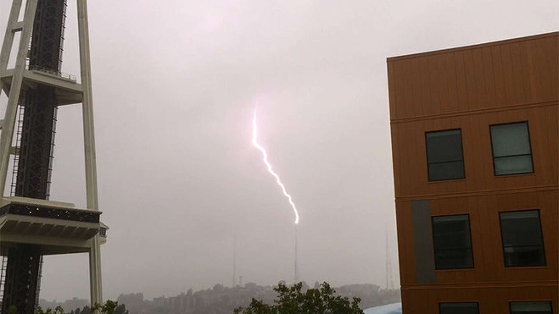Stormy weather causes outages, traffic issues in Seattle