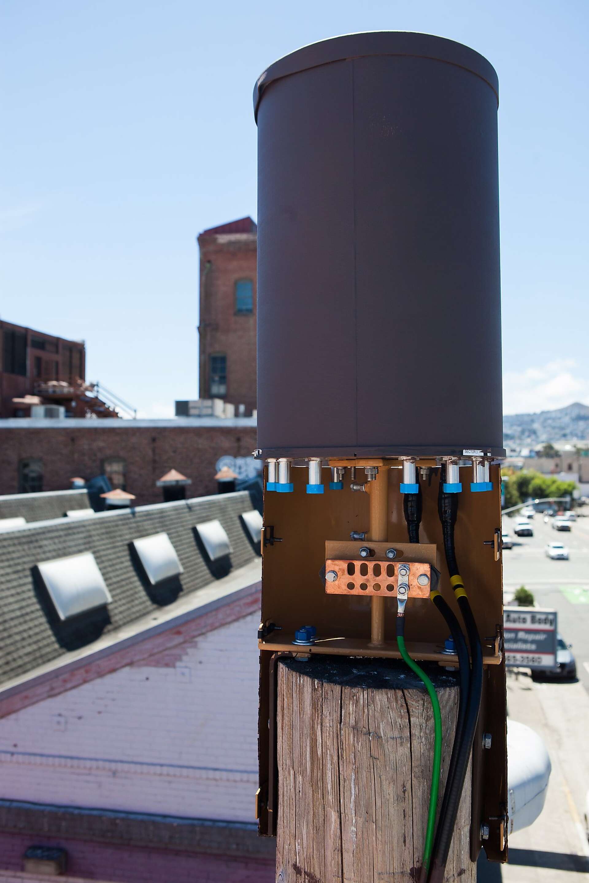 Neighbors vs. antennas in wireless battle ahead of Super Bowl 50