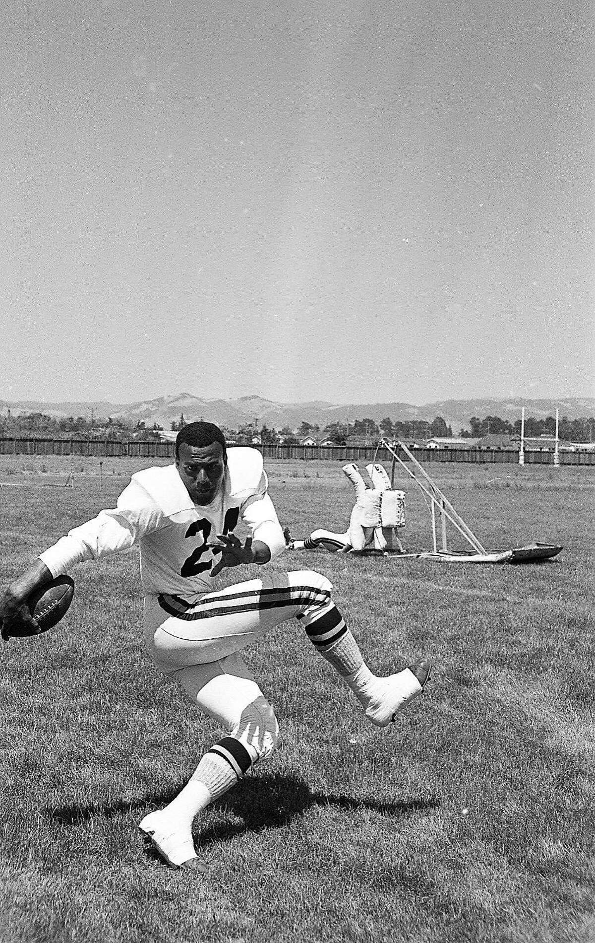 Just grin, baby: Classic Raiders training camp photos, 1960-2015