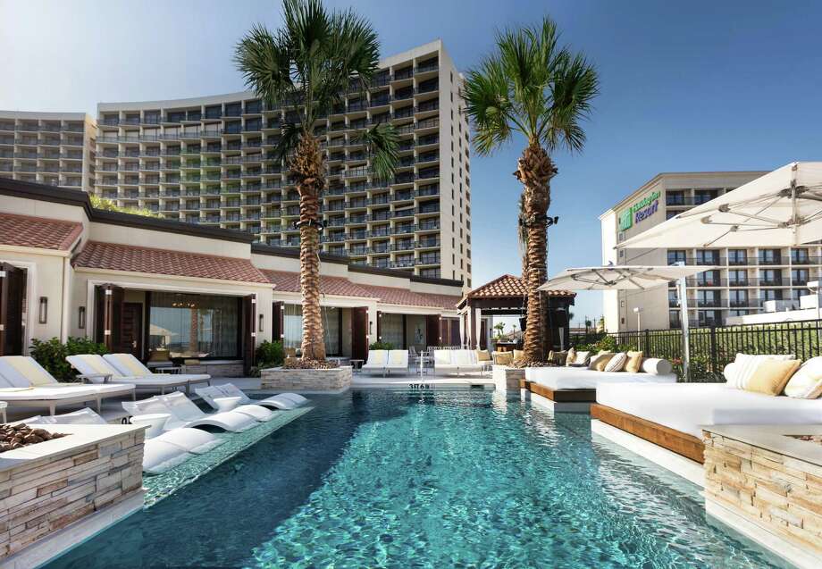 Marriott Marquis Houston debuts Texas-shaped pool in grand opening ...