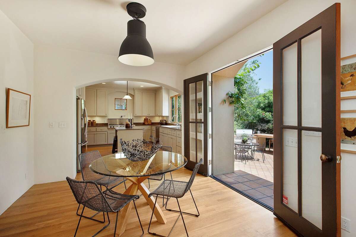 Spacious public rooms, stylish yard define Oakland Contemporary