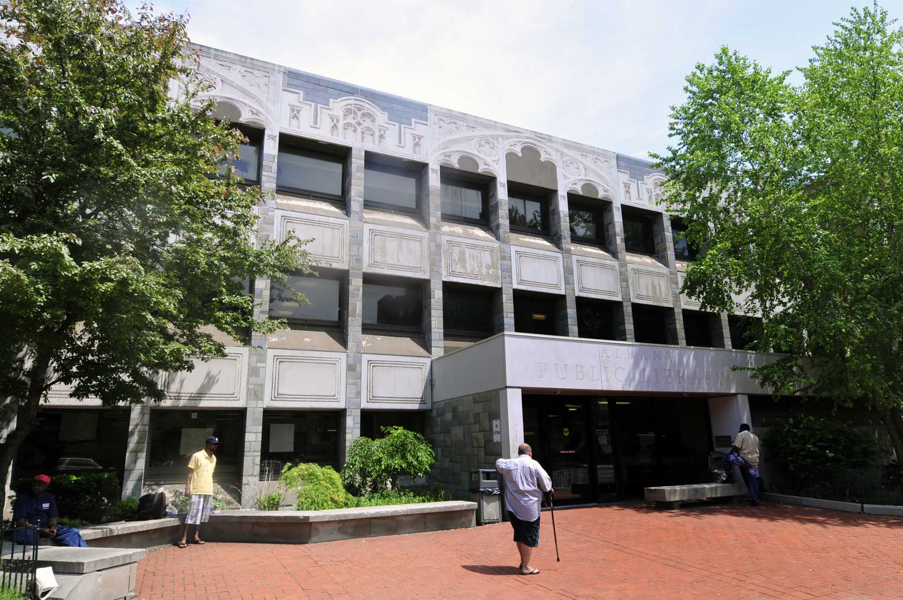 40 free things to do at your local public library