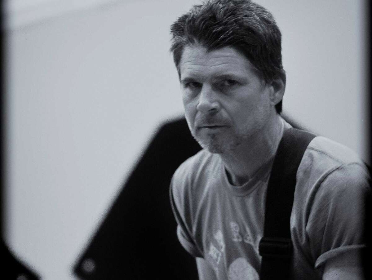 Chris Knight sticks close to home