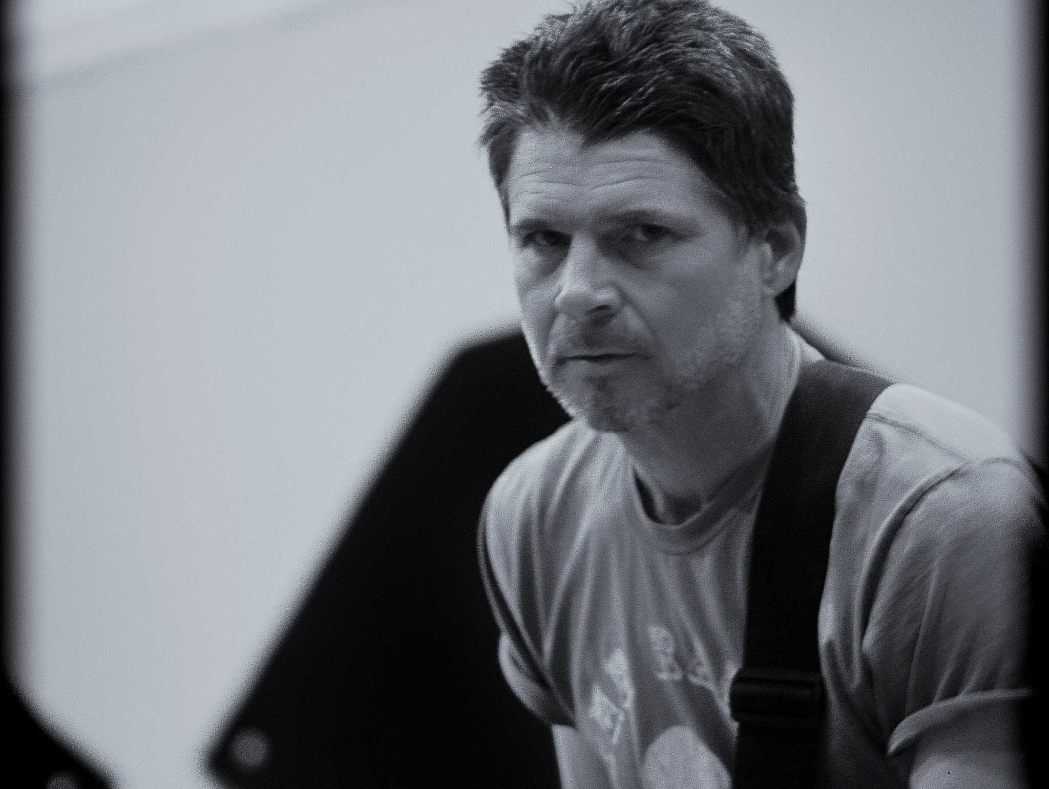 Chris Knight sticks close to home