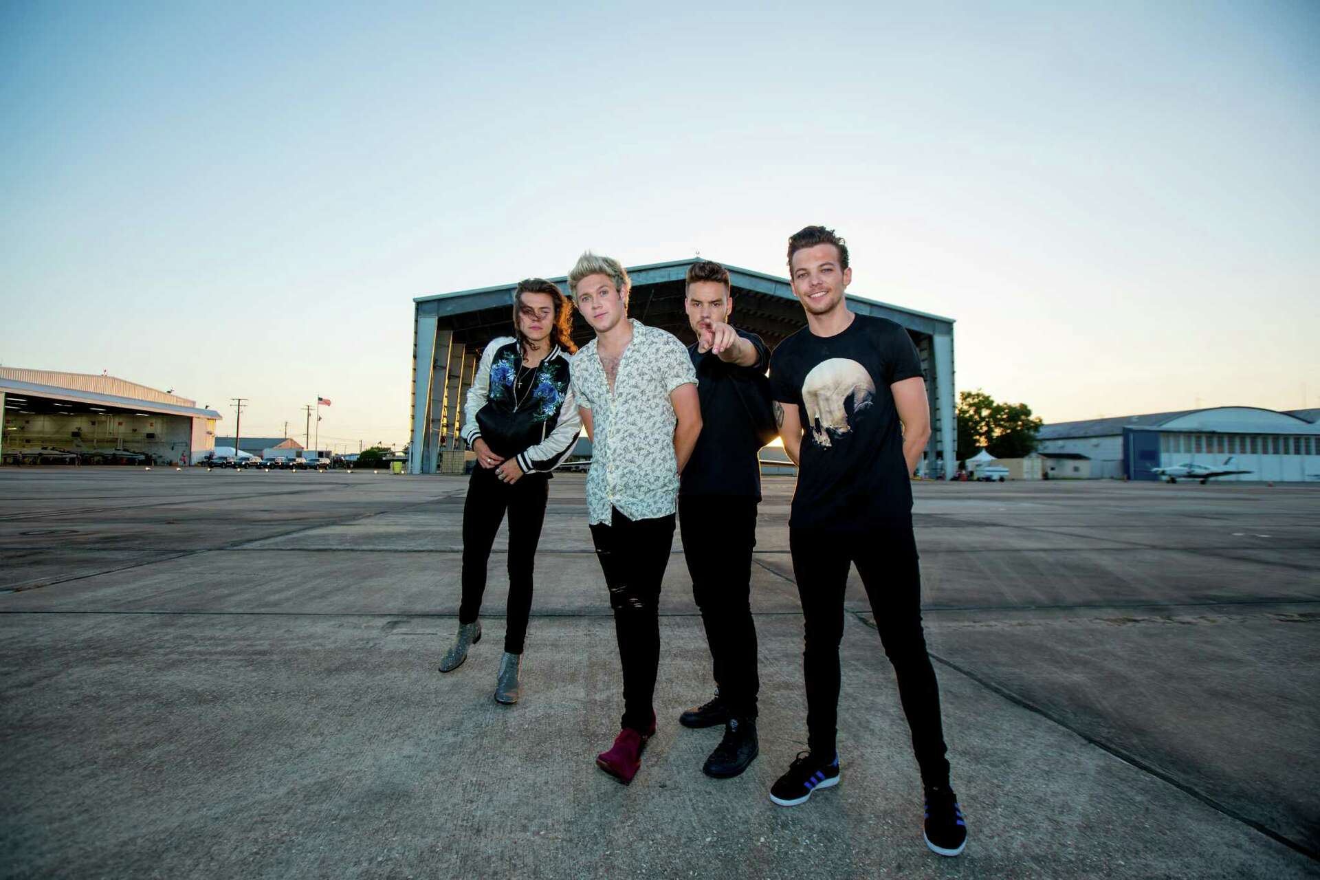 One Direction premieres music video filmed at NASA