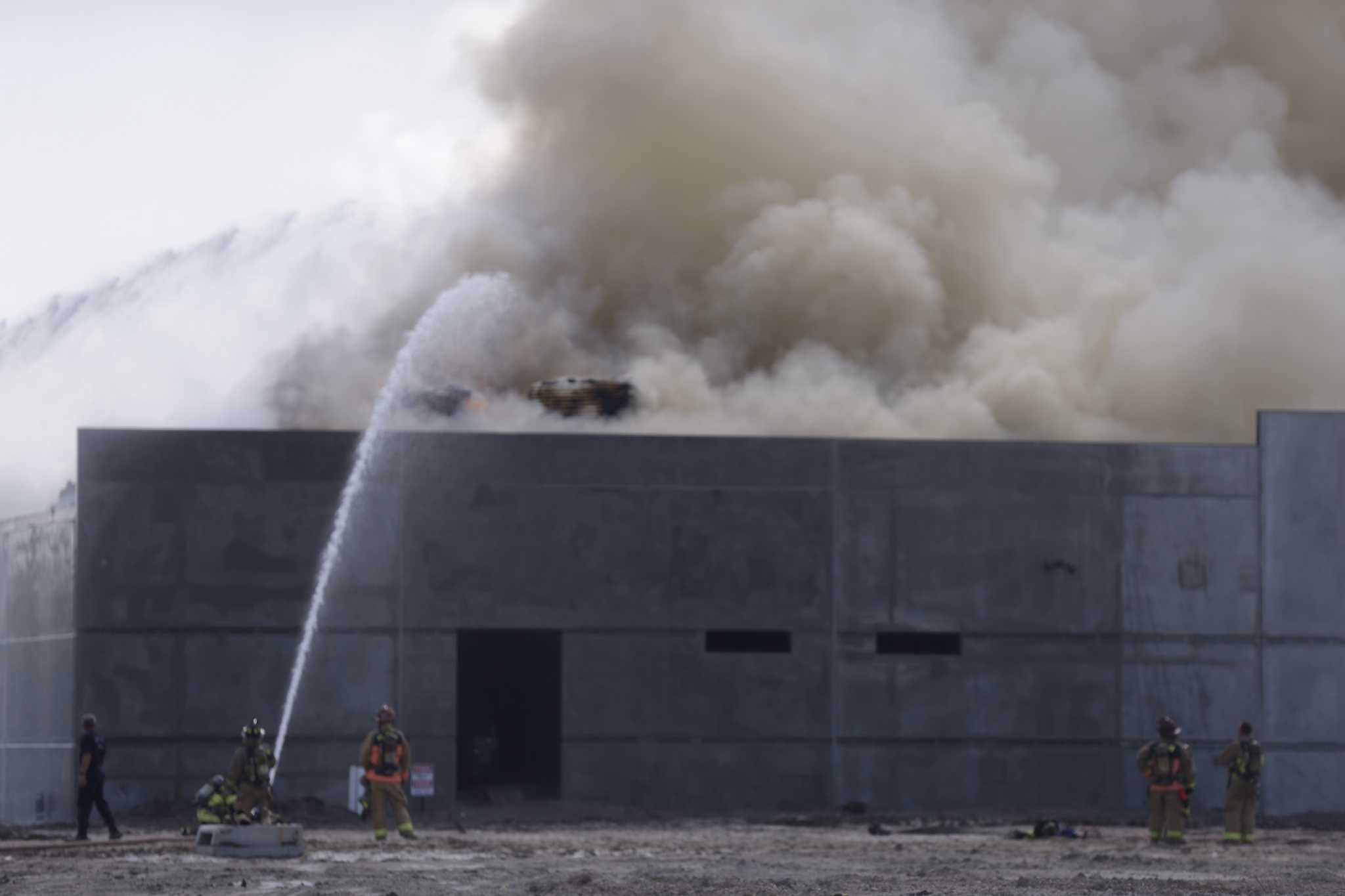 Fire burns building in north Houston
