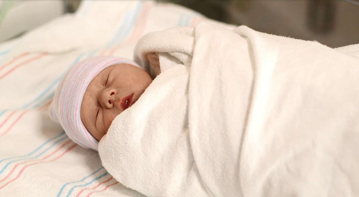 Parents have rush hospital wedding after mom goes into labor during ...