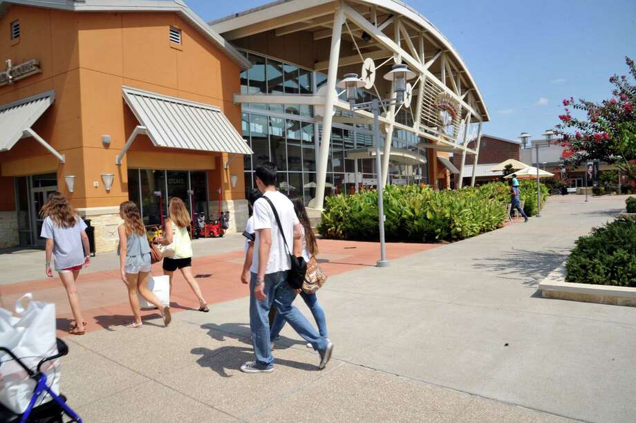 Growing area means business for outlet mall in Cypress - Houston Chronicle