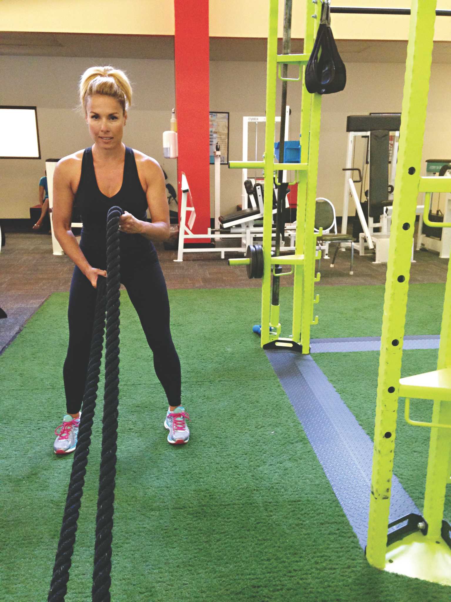 Battle Ropes: Alternating Waves