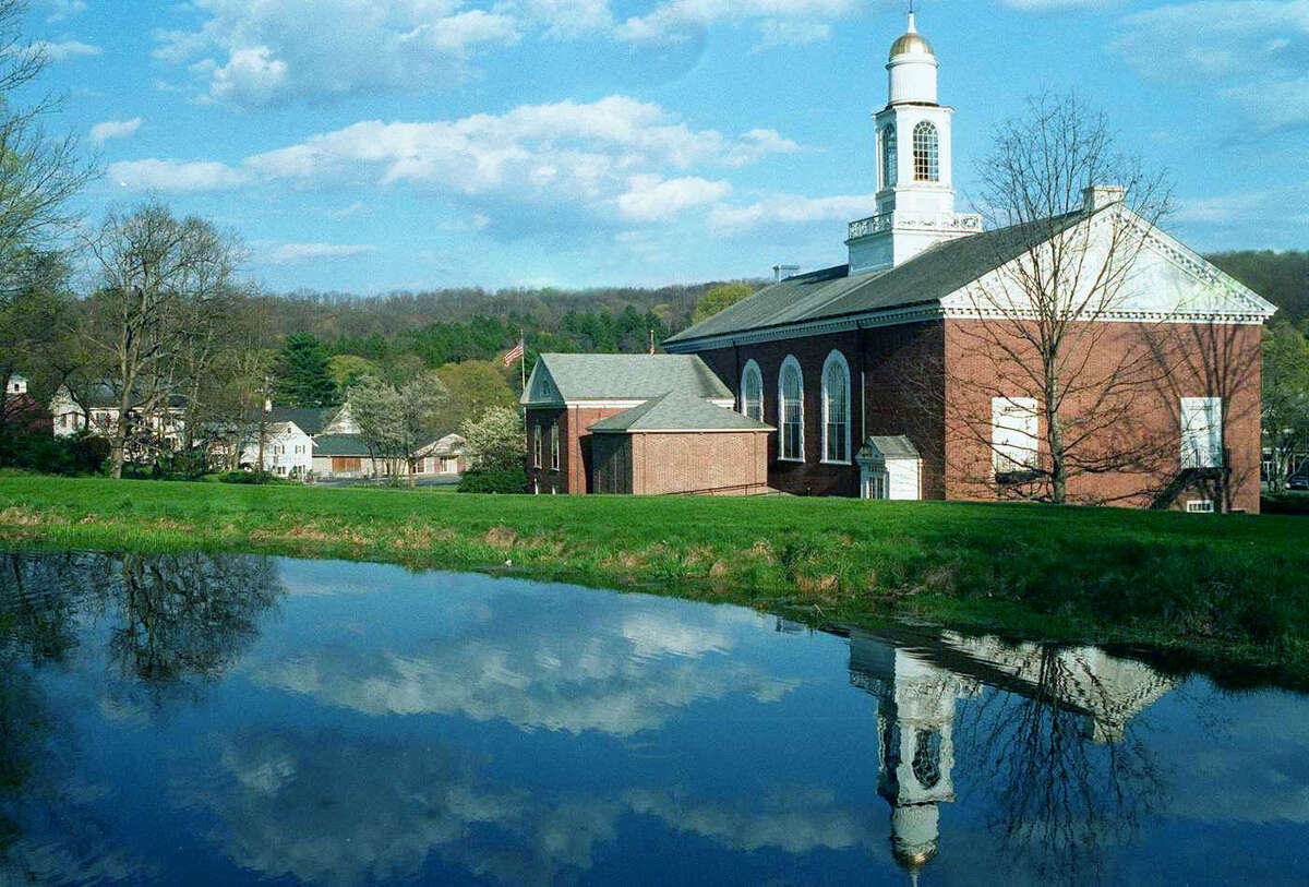 Connecticut town will transform into Stars Hollow for 'Gilmore Girls ...