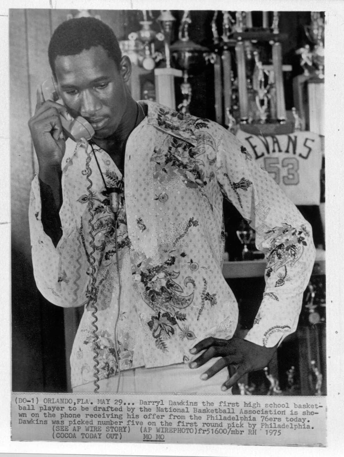 NBA legend Darryl Dawkins dies