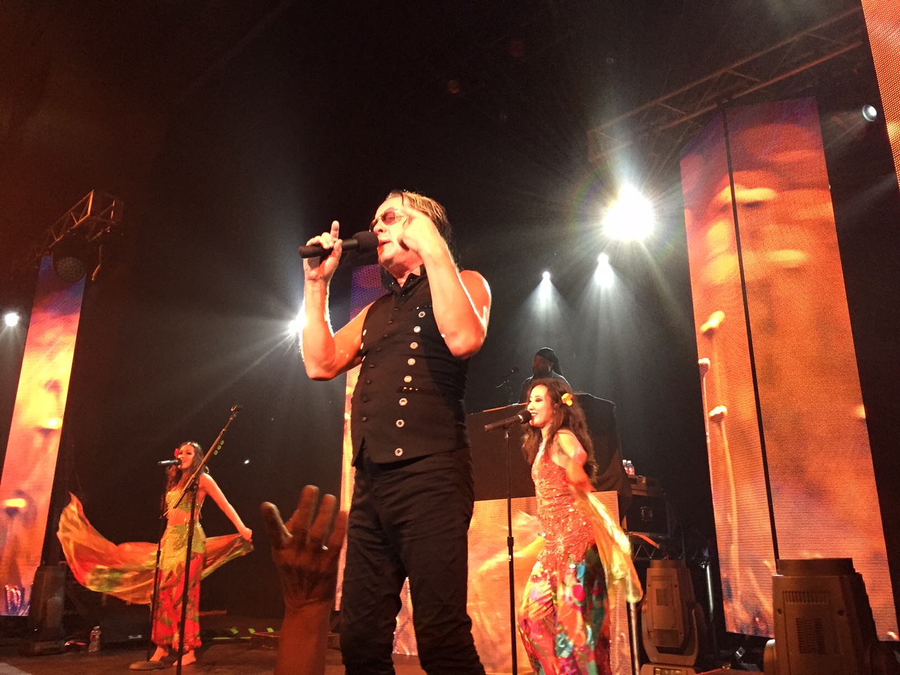 Todd Rundgren goes ‘Global’ at Aztec Theatre show
