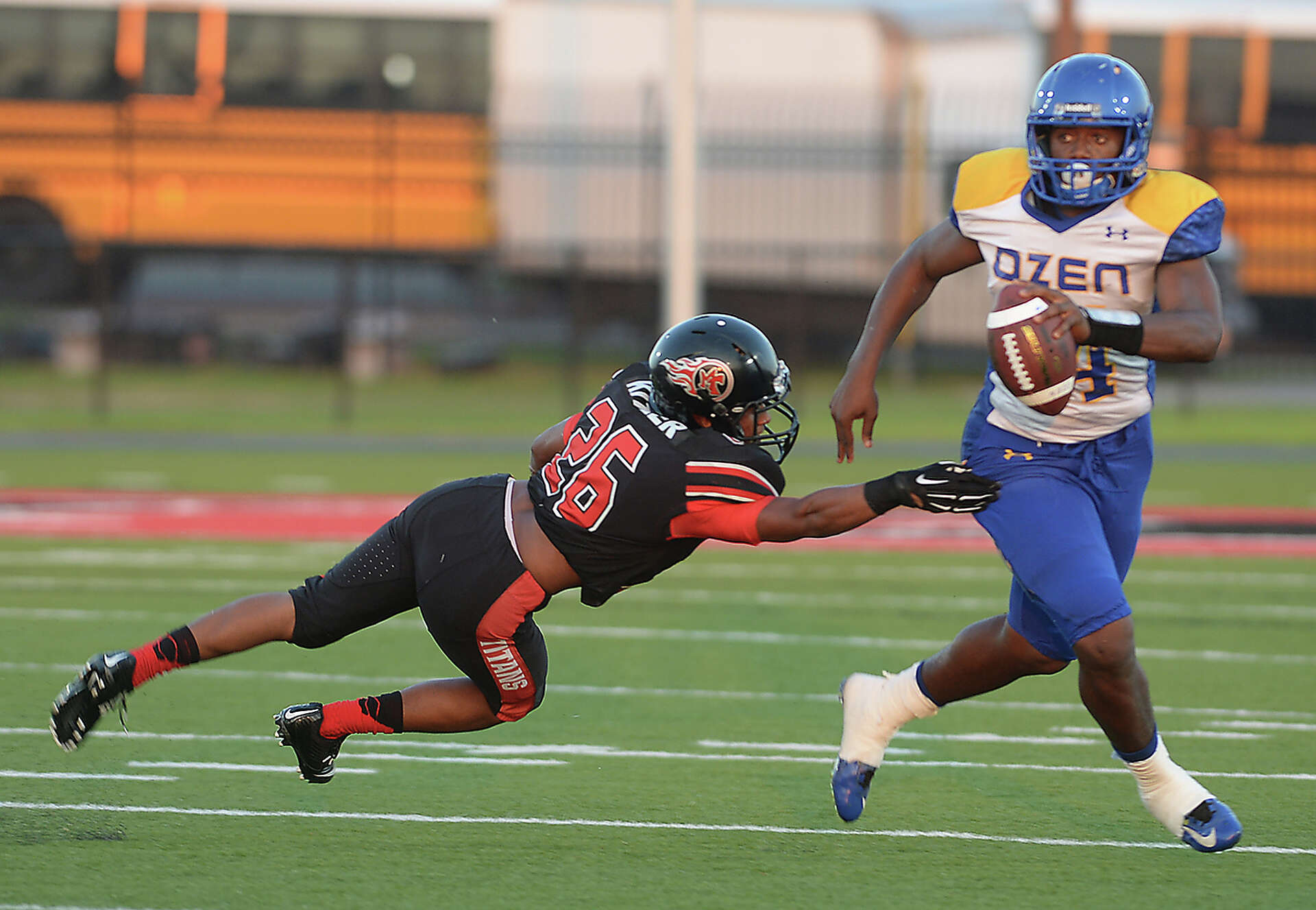 Panthers upset Titans in closing ticks